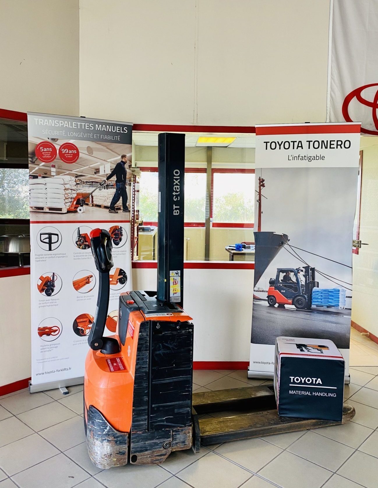 Gerbeur électrique Toyota BT SWE080 L – V2V Roosli